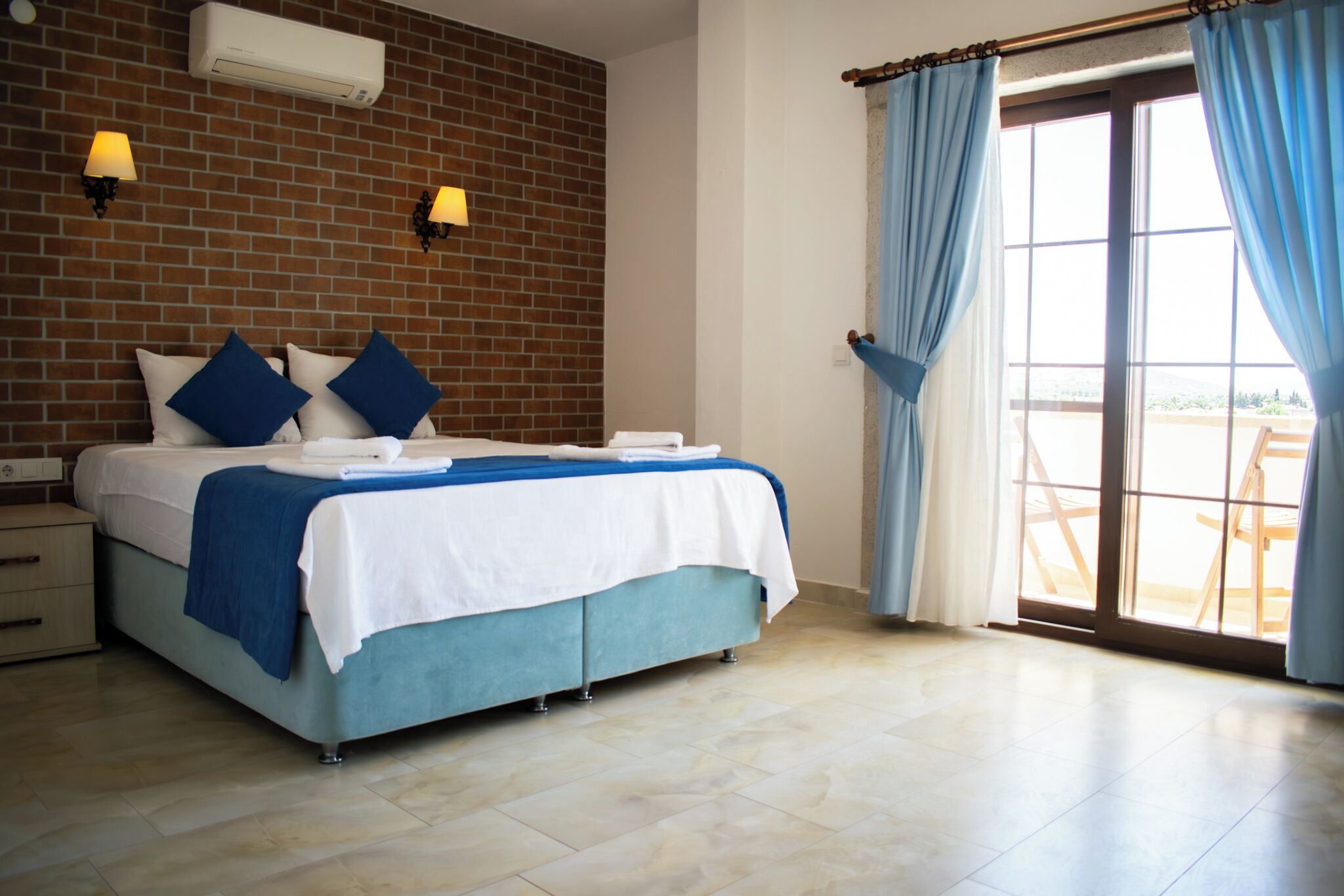 Quarto Duplo, vista para a piscina | Secretária, Wi-fi grátis 
