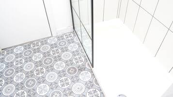 Quarto Duplo Standard, Vista para a cidade | Casa de banho
