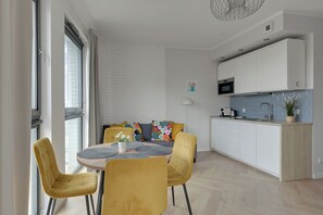 Suite-Estúdio, varanda | Kitchenette privada