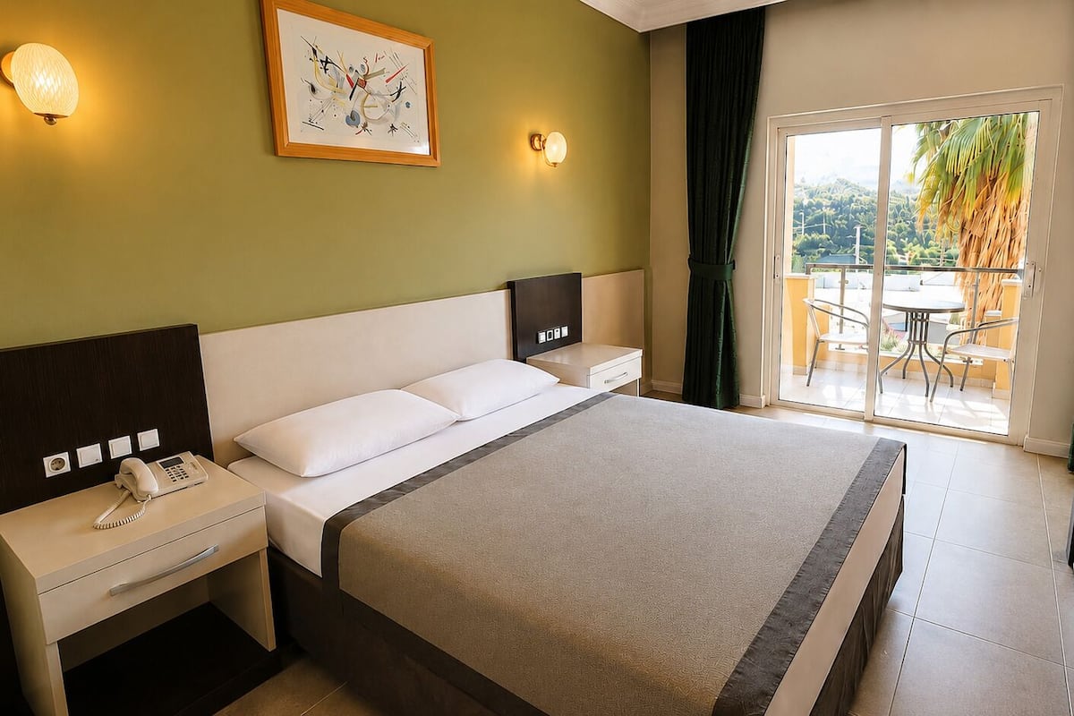 Quarto Duplo Standard, varanda, vista para a montanha | Lençóis de algodão egípcio, roupa de alta qualidade, minibar 