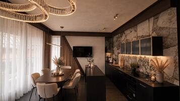 Vila conforto, vista para a montanha | Cozinha privada | Geladeira, fogão, cooktop, lava-louças