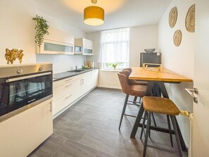 Apartamento, 2 quartos, cozinha, Vista para a cidade | Cozinha privada