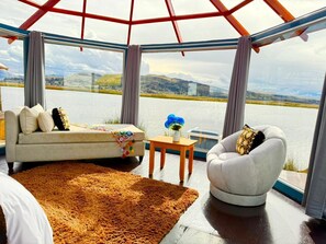 Quarto Standard, pátio, vista para o lago | Interior