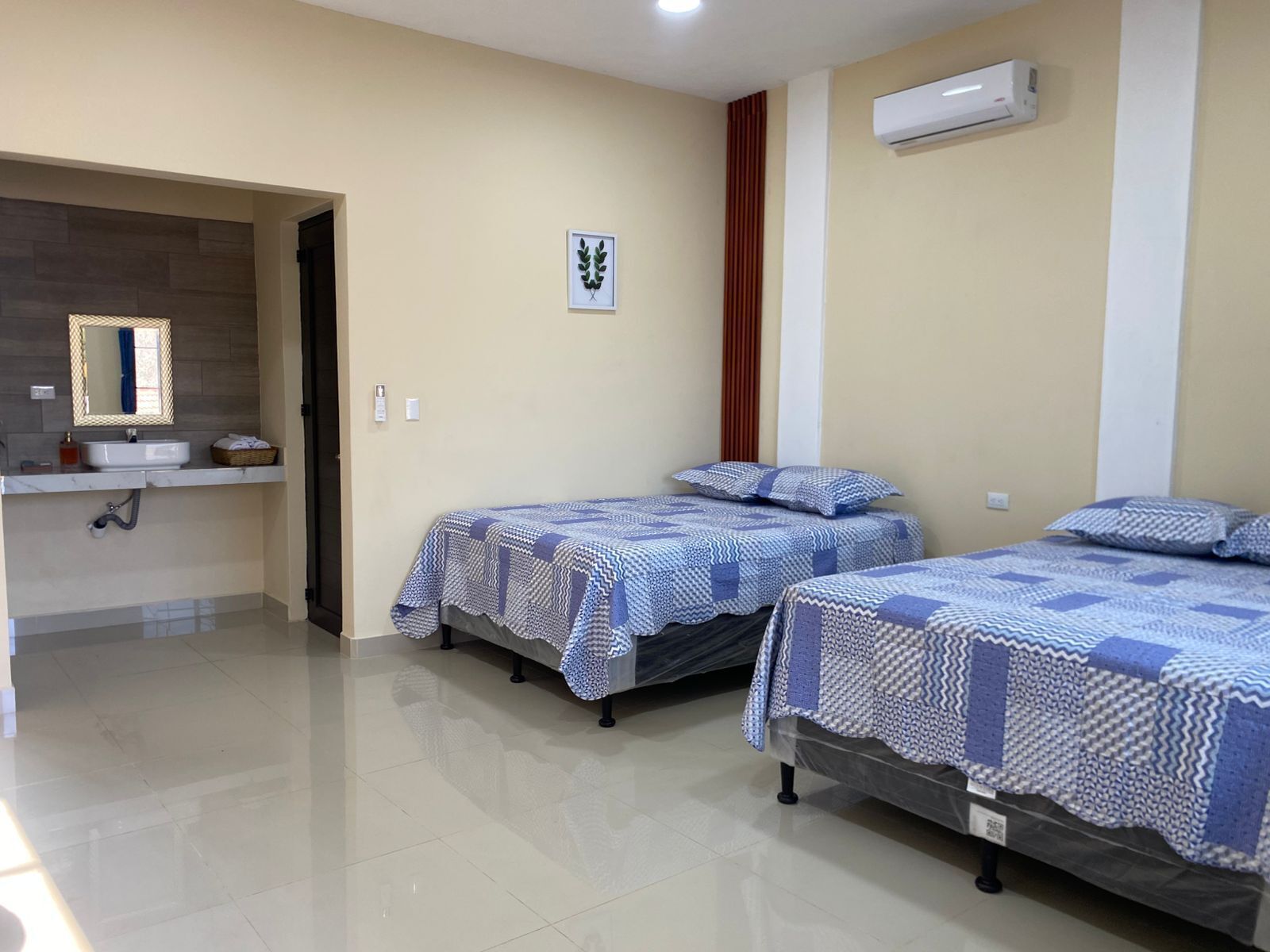 Quarto Duplo, vista para a piscina | Secretária, Wi-fi grátis 