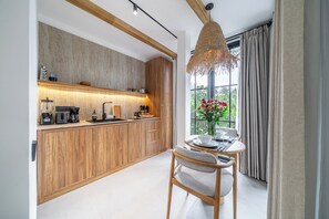 Apartamento Deluxe, varanda, vista para o pátio | Interior