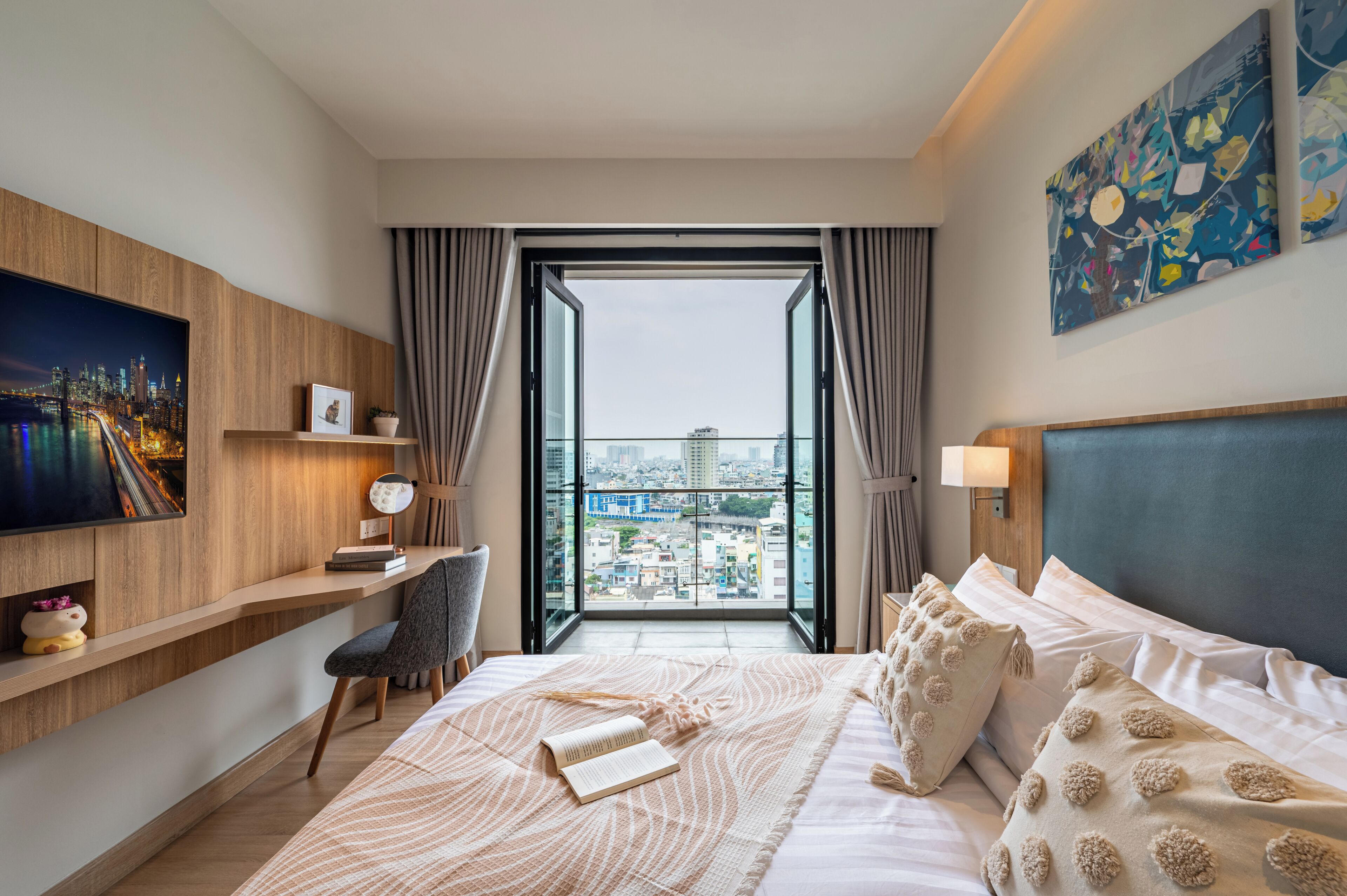 Apartamento Premier, 3 quartos, varanda | Com mobília individualizada, secretária, cortinas/cortinados opacos 