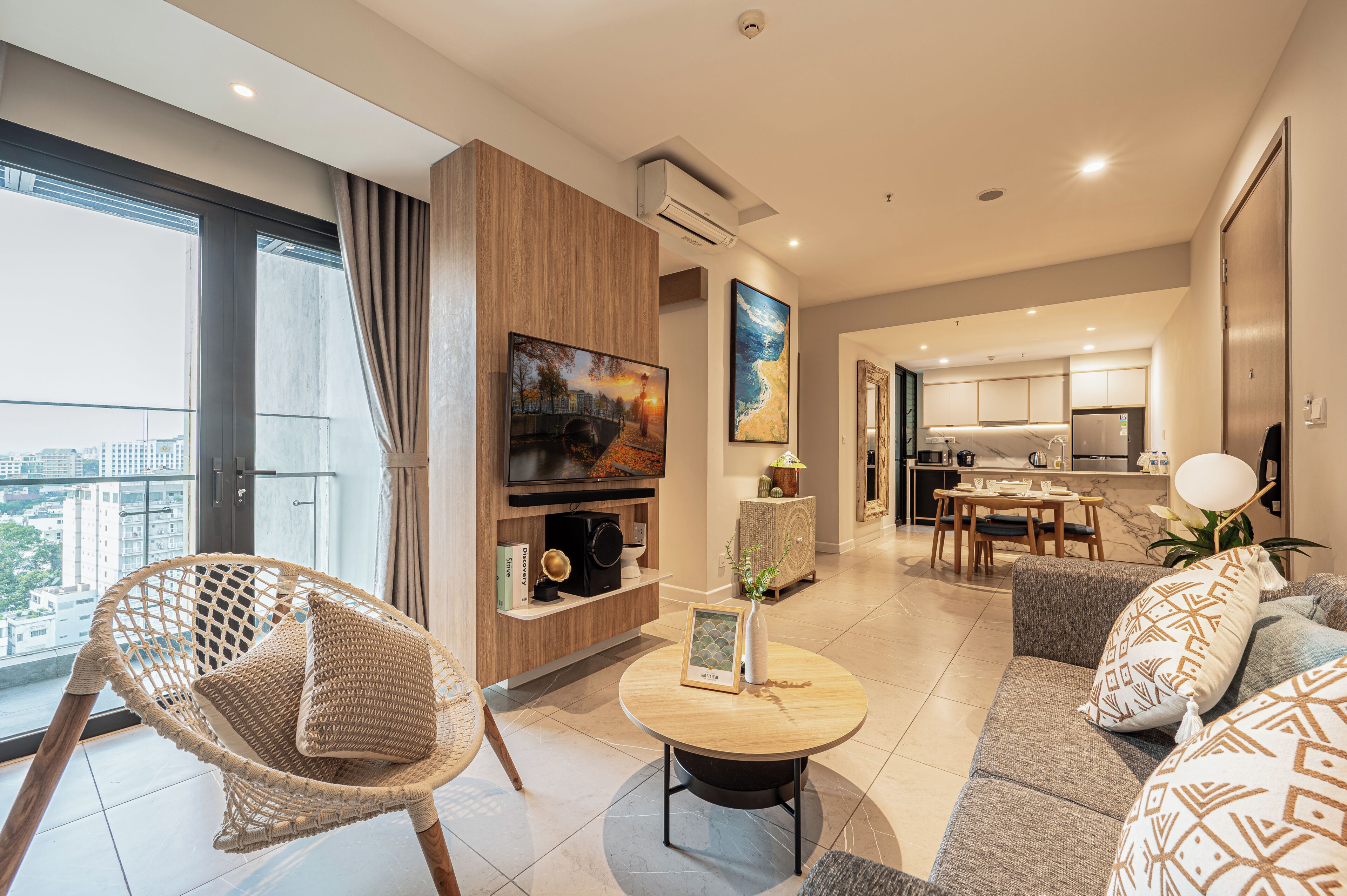 Apartamento de Luxo, 2 quartos, varanda, Vista para a cidade | Com mobília individualizada, secretária, cortinas/cortinados opacos 