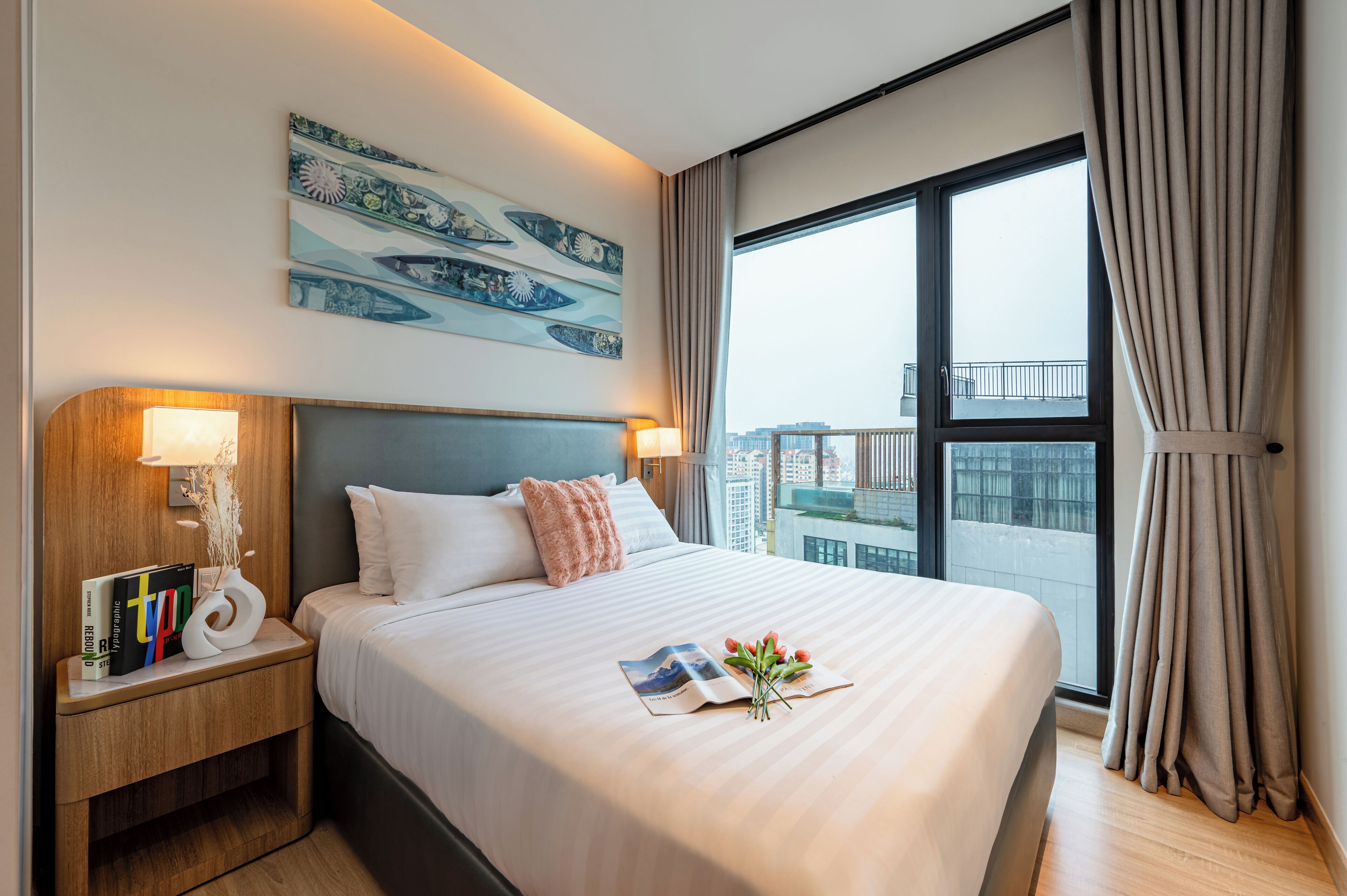 Apartamento Júnior, 2 quartos, varanda, Vista para a cidade | Com mobília individualizada, secretária, cortinas/cortinados opacos 