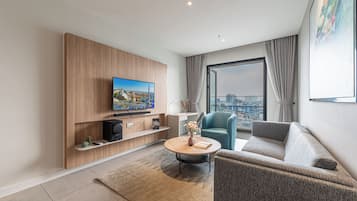 Apartamento Gallery, 3 quartos, varanda, Vista para a cidade | Com mobília individualizada, secretária, cortinas/cortinados opacos