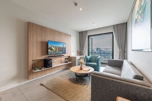 Apartamento Gallery, 3 quartos, varanda, Vista para a cidade | Com mobília individualizada, secretária, cortinas/cortinados opacos 