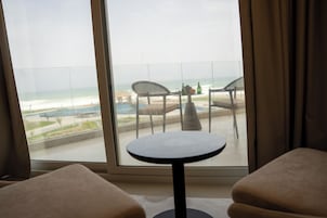 Quarto Duplo Superior, varanda, vista para o oceano | Interior