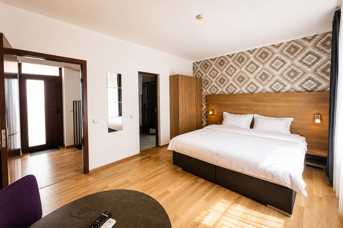 Quarto Duplo Standard, vista para o jardim | Wi-fi grátis, roupa de cama fornecida 