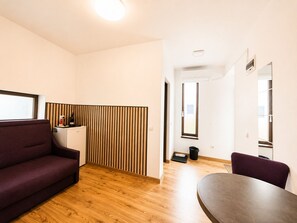 Quarto Duplo Premium, vista para o jardim | Refeições no quarto