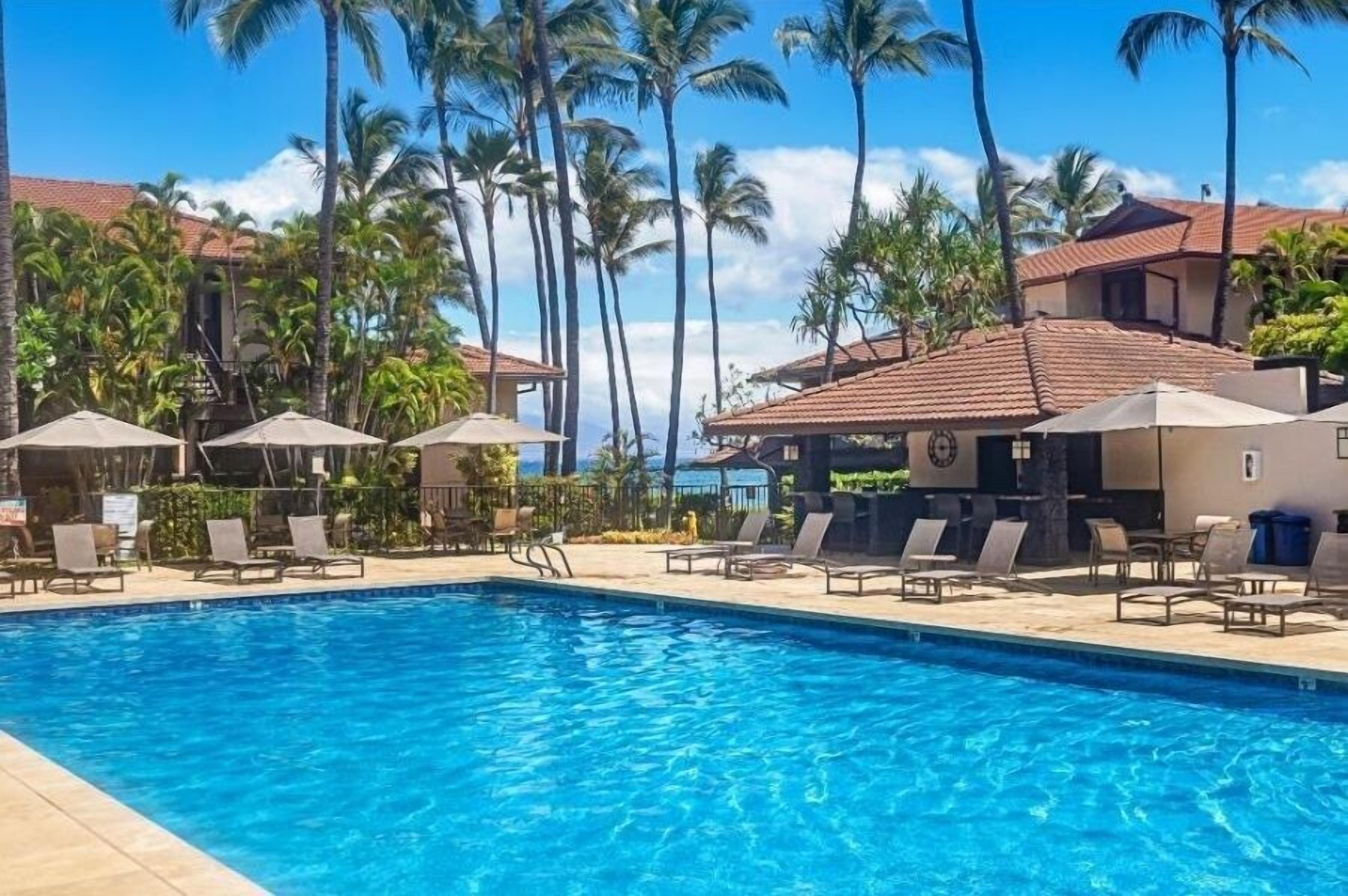 Apartamento em Condomínio Fechado, 3 quartos | Piscina | Uma piscina aquecida 