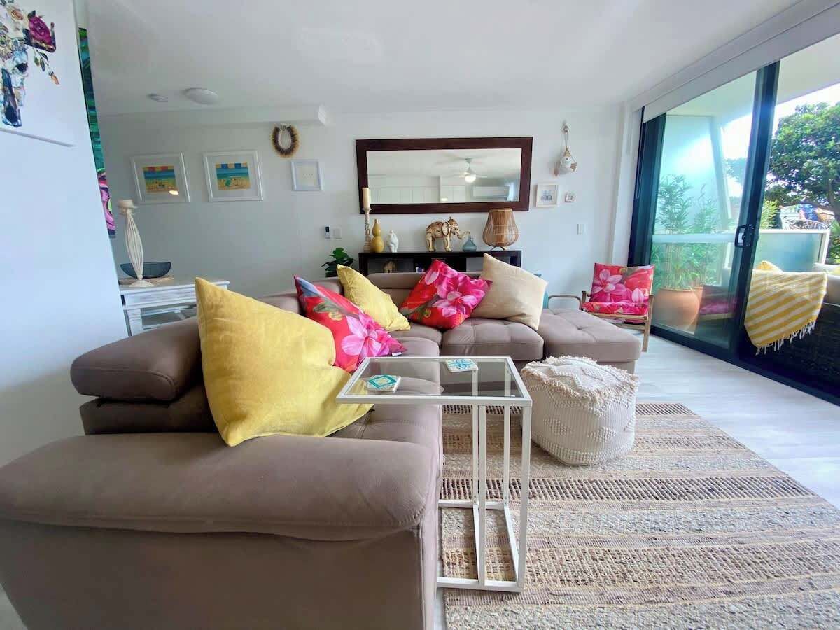 Ocean Front 1-bedroom Apartment Near Beach - Surfers Paradise