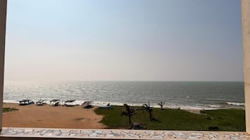 Quarto casal luxo, sacada, vista para o oceano | Praia