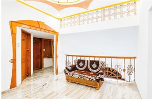 Área de estar no saguão