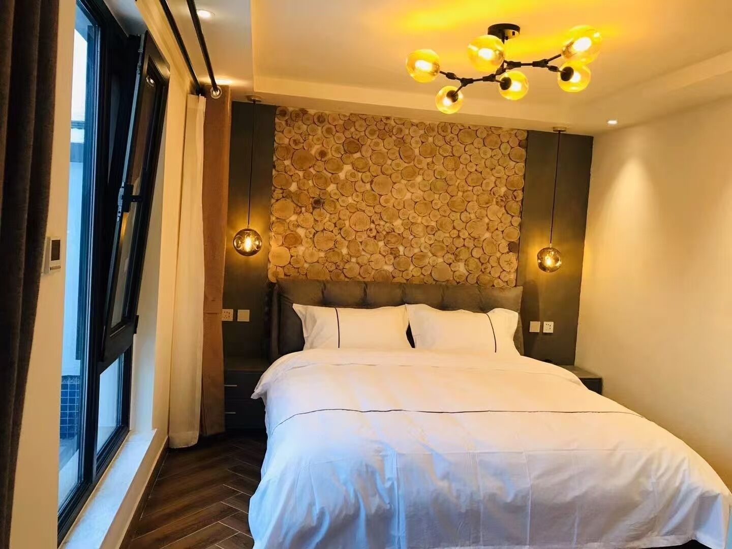 Quarto casal luxo, sacada | Escrivaninha, espaço de trabalho para notebook, Wi-Fi de cortesia