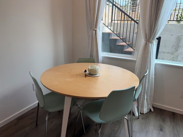Modern Magnolia ADU- Easy access to downtown and stadiums - Latest ...