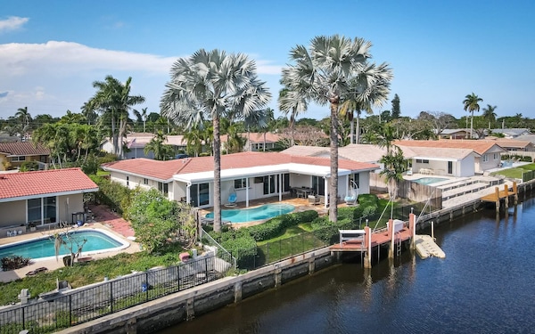 Dockside Daydreams - Canal Front And Pool Oasis - Fort Lauderdale