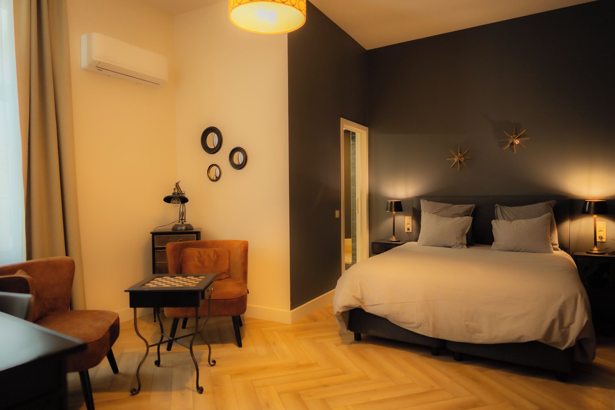 Quarto Duplo Standard | Minibar, quartos insonorizados, Wi-fi grátis, roupa de cama fornecida 