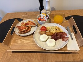 Café da manhã inglês todos os dias mediante uma taxa