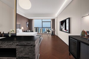Quarto Individual Premier, vista para o mar | Sala de estar | Televisor LCD
