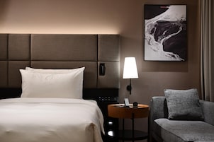 Roupa de alta qualidade, minibar grátis, secretária
