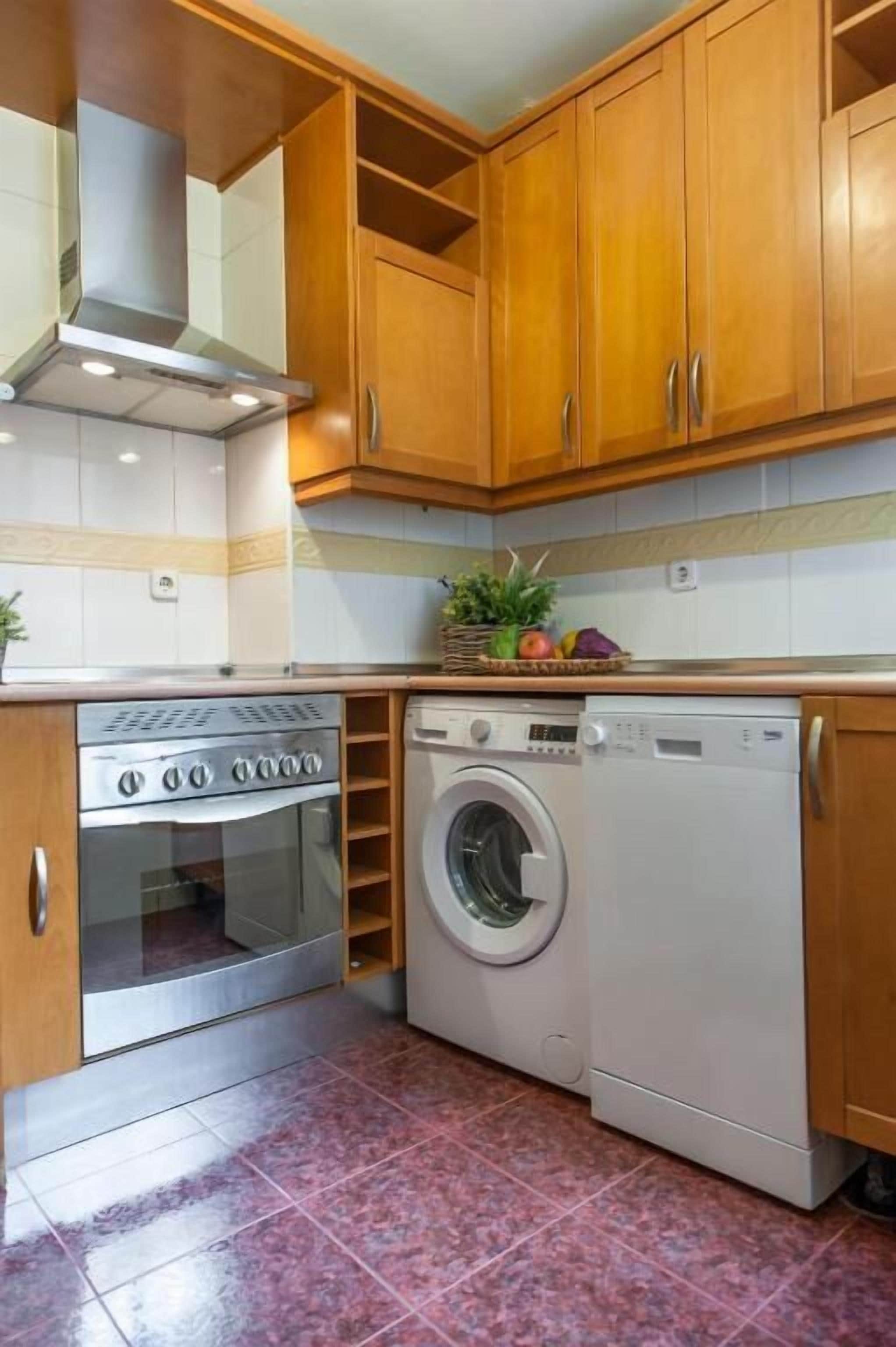 Apartamento Deluxe | Cozinha privada | Mesas de jantar 