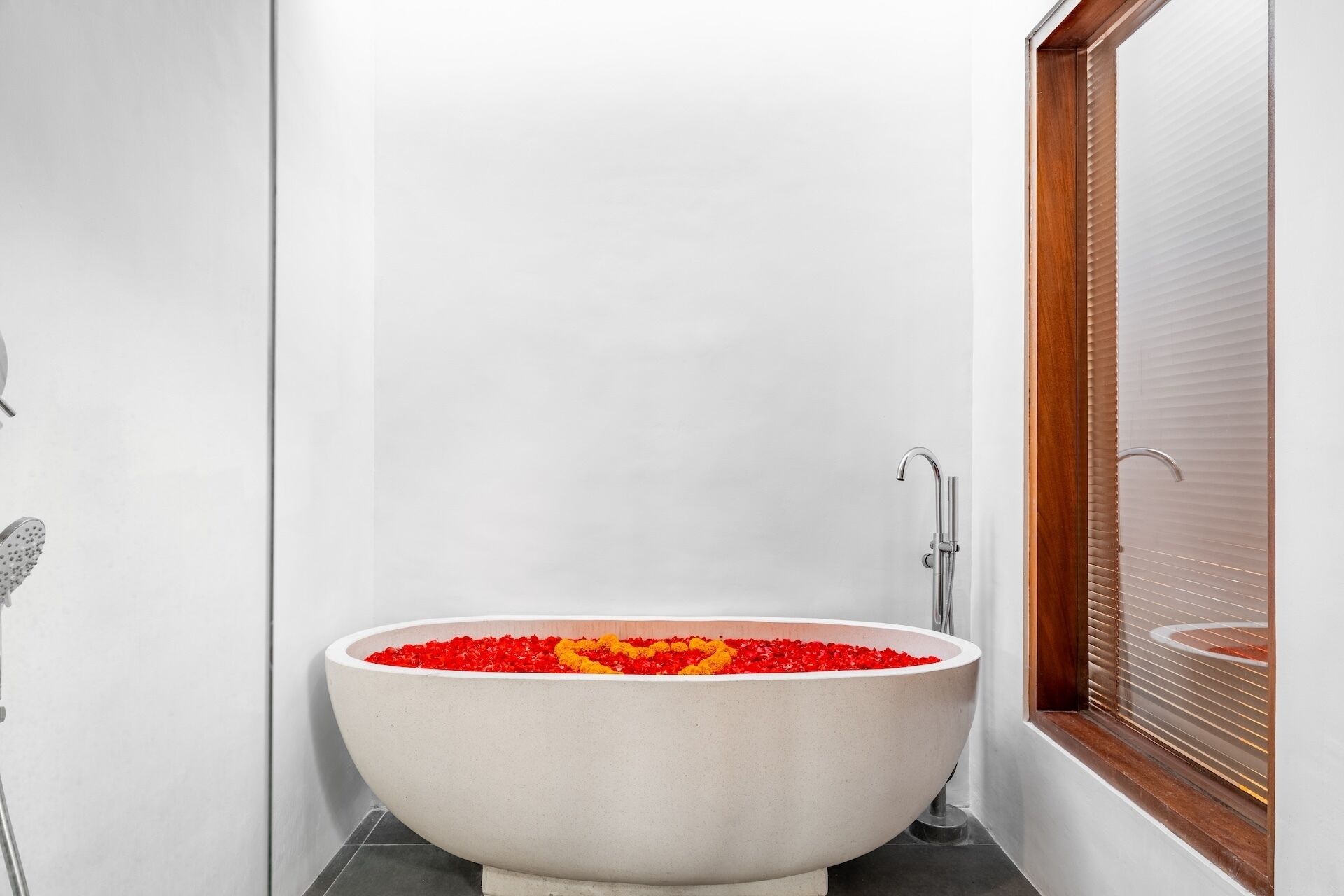 Villa, 1 cama queen-size, piscina privativa, vista para a piscina | Casa de banho
