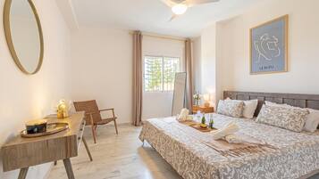 Apartamento Lua de Mel, vários quartos, 2 casas de banho (Reserva De Marbella 2 Sunviews) | 2 quartos, secretária adequada para computadores portáteis