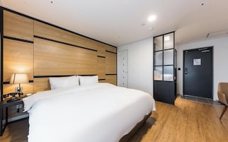 Wi-Fi de cortesia, roupa de cama