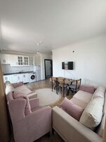 Apartamento Clássico, várias camas, cozinha, vista para a montanha | Sala de estar
