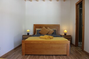 Quarto casal conforto, vista para a piscina | Wi-Fi de cortesia