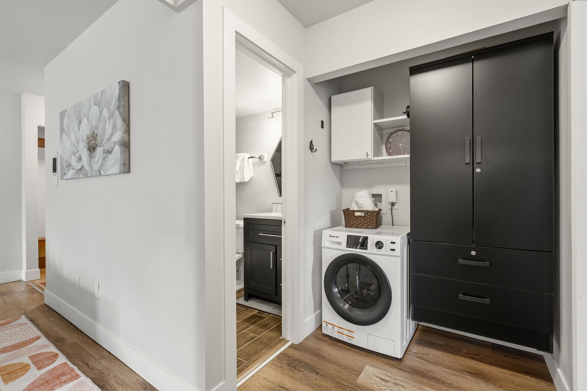 Apartamento, várias camas, varanda, vista para o jardim (The Aviary Near CSU) | Lavandaria