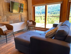 Luxury Mountain Cabin w/ Riverfront, Hot Tub & Mountain Views Near ...