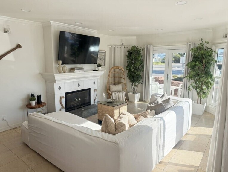 28th Street Perfect Location 3 Bedroom Rental - Newport Beach, CA