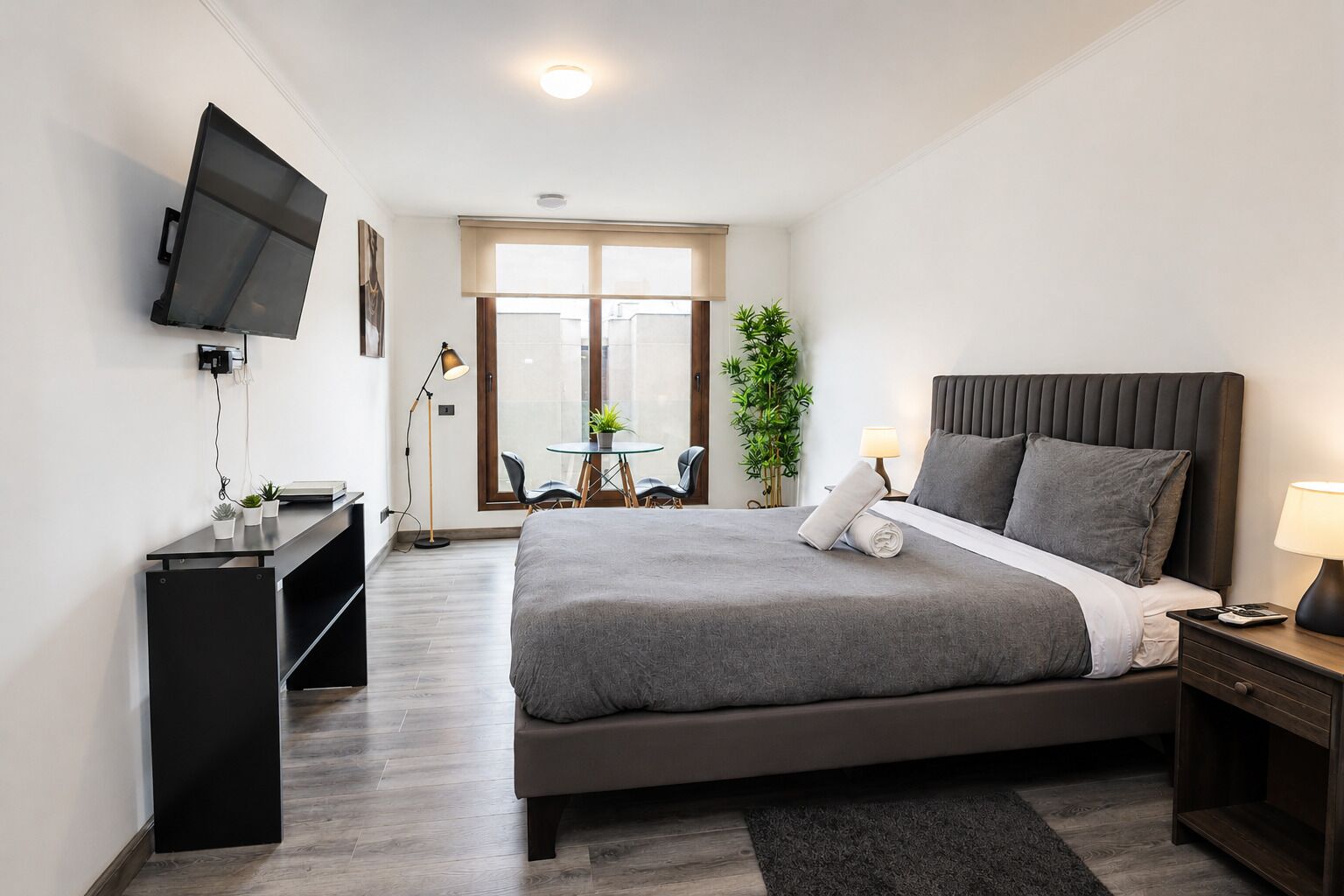 Apartamento superior | Roupas de cama premium, edredons de pluma, cortinas blackout