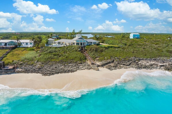 Gekko House Oceanfront Villa Reviews, Deals & Photos 2026 - Expedia
