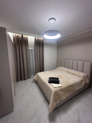 Apartamento Familiar, varanda | Quartos insonorizados, ferro/tábua de engomar, Wi-fi grátis 
