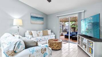 Casa (2 Bedrooms) | Sala de estar | Televisor de 40 polegadas com canais por cabo