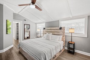 8 quartos, ferro/tábua de engomar, roupa de cama fornecida 