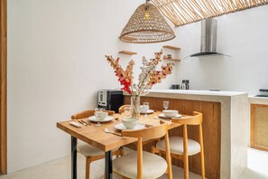 Vila superluxo, vista para a piscina | Opções para refeição