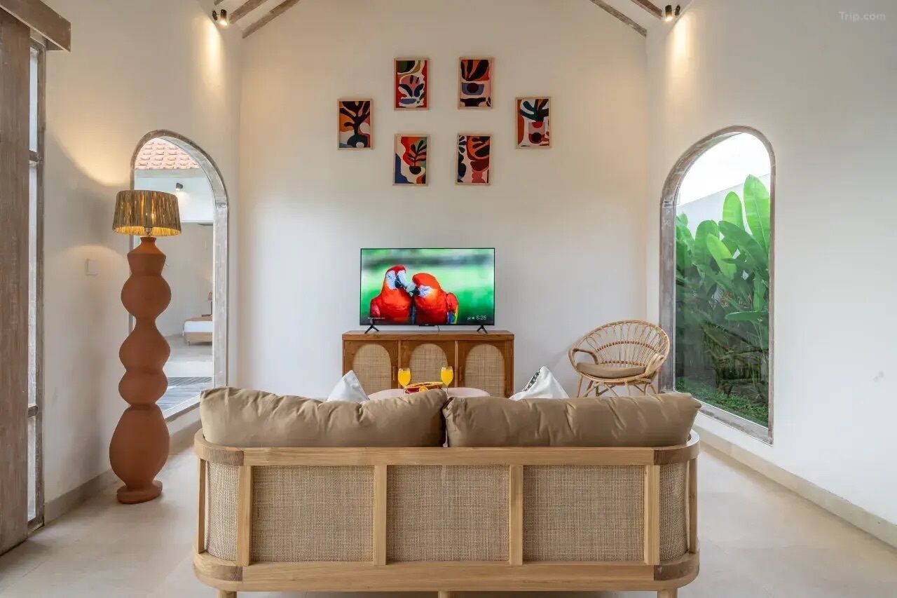 Villa Deluxe, 2 quartos, piscina privativa | Sala de estar | Smart TV de 50 polegadas com canais digitais 