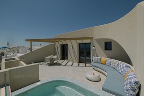 Deluxe Suite with Hot Tub | Piscina