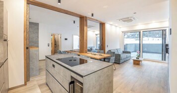 Apartamento, vista para a montanha | Sala de estar
