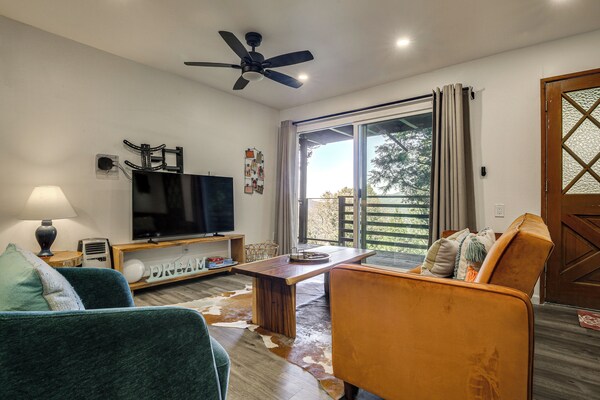 2 Mi To Lake Gregory! Chic Crestline Base Camp - San Bernardino, CA