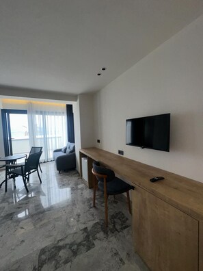 Quarto Clássico com Cama de Casal, varanda, vista para o mar | Interior