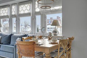 Apartamento Familiar, varanda, Vista para a cidade | Restaurantes