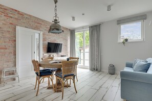 Apartamento família, sacada | Roupas de cama premium, individualmente decorados